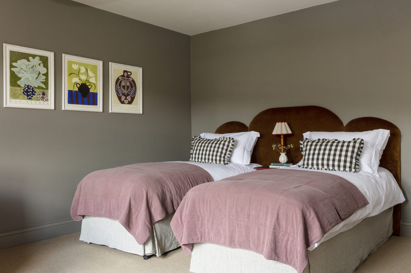 Stays - Kirkstyle Inn & Sportman's Rest